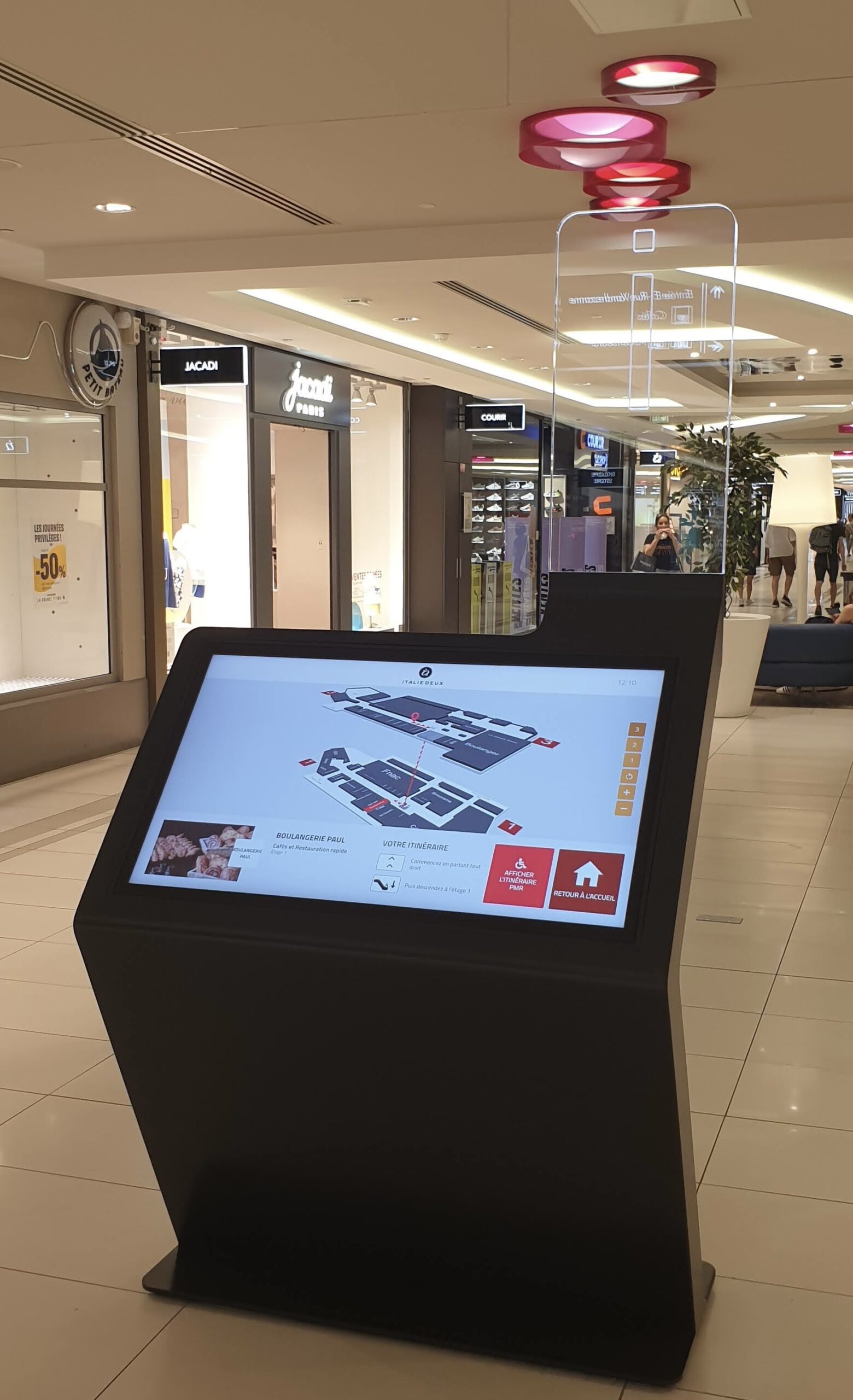 ViaDirect present in the 2nd largest Paris shopping mall: Italie Deux